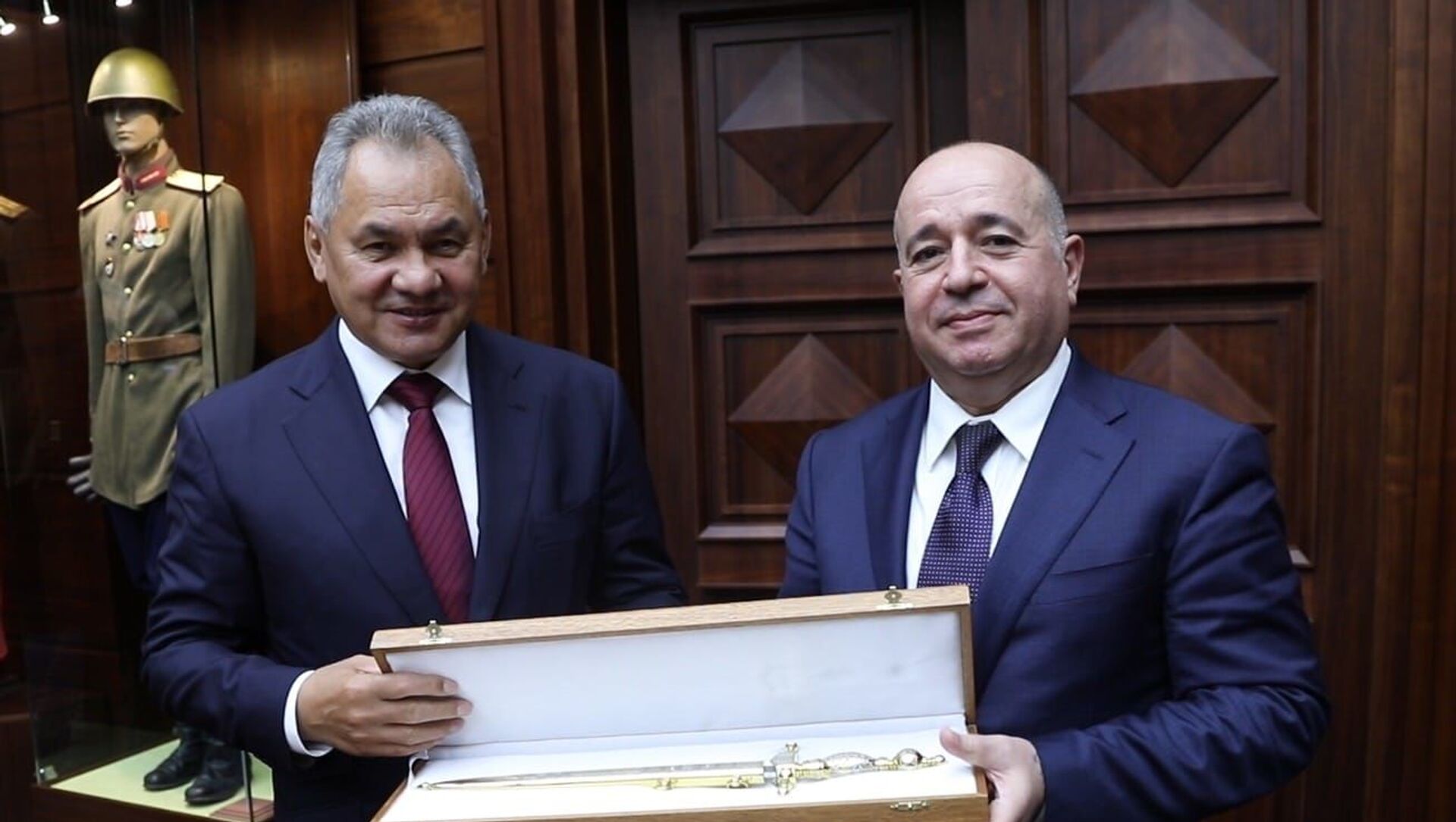 1 դաշույն և 4 ուղղաթիռ․ ինչ զենք է մատակարարել ՌԴ-ն ՀՀ-ին 44-օրյա պատերազմից հետո - FIP.AM